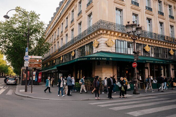 1.5 Hour Private Tour in Paris in a Classic Citroën - An Itinerary that Balances Highlights and Charm