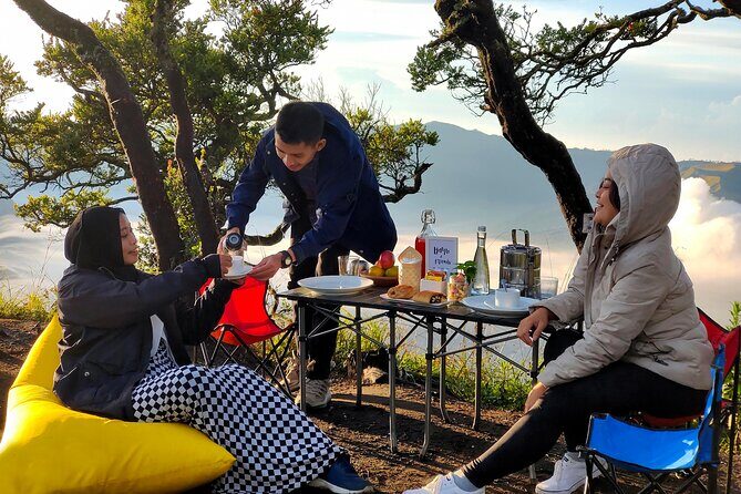 1 Day - Bromo Sunrise Romantic Breakfast // 00.30 - 13.00 - Value for Money
