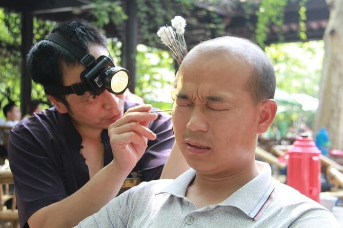 1-Day Chengdu tour with Panda Base, Renmin Park,Wenshu Temple and Hot Pot Lunch - Introduction