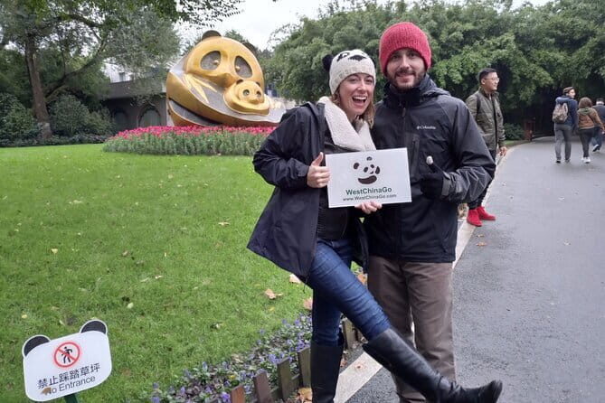 1-Day Chengdu tour with Panda Base, Renmin Park,Wenshu Temple and Hot Pot Lunch - FAQ