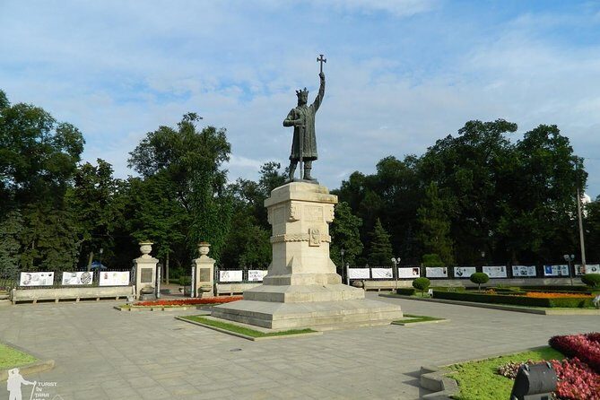 1 DAY from Moldova:City Tour Chisinau -Transnistria SOVIET TOUR - Starting in Chisinau: City Highlights and Cultural Gems