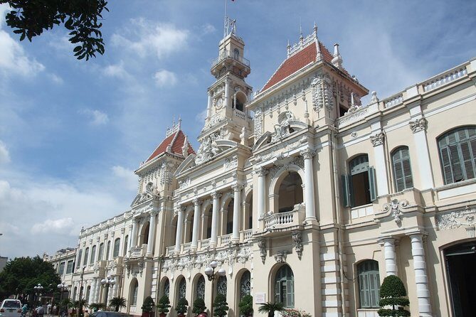 1-Day Ho Chi Minh City & Cu Chi Tunnels-Deluxe Group Of 10 Max - Who Should Consider This Tour?