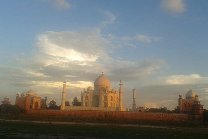 1-Day Private Luxury Tour of Taj Mahal by Mercedes Benz - Key Points