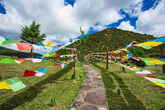 1-Day Shangri-La Private Tour: Potatso National Park and Baiji Temple - Discovering Shangri-La: An In-Depth Look at the Tour