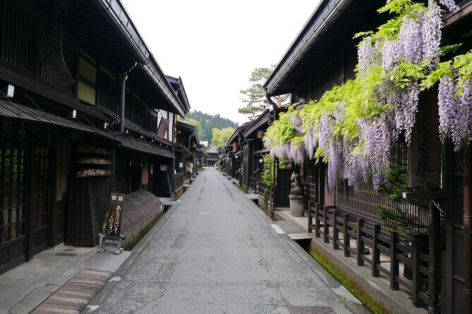1-Day Shirakawago & Takayama Tour (Round Trip from Kanazawa) - Who Is This Tour Best For?