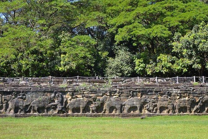 1-Day Tour with Private Transportation and English Speaking Guide - The Itinerary: What to Expect