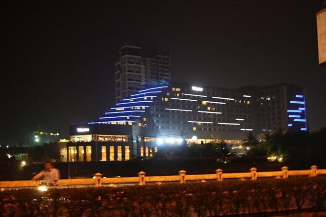 1-Day Trip to The Taj Mahal and Agra from Pune with Both side Commercial Flights - Who’s This Tour Best For?