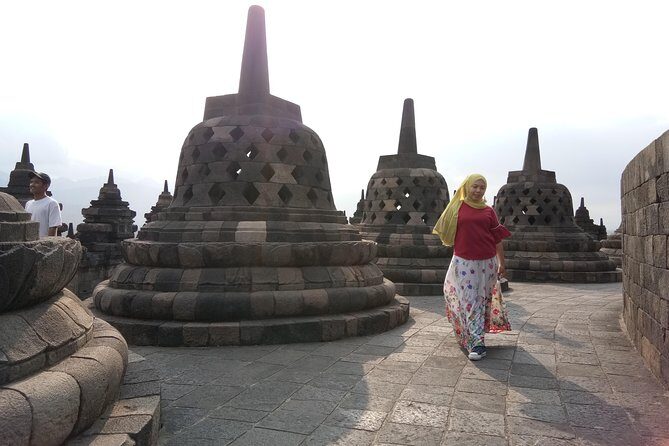 1-Day Yogyakarta Borobudur Prambanan - PRIVATE Tour with GUIDE - Dining and Transportation: Comfort and Authentic Flavors