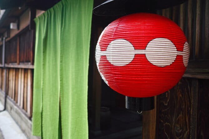 1 Hour Geisha Meeting and Show in Kyoto - Setting the Stage: Kamishichiken Street and the Historical Context