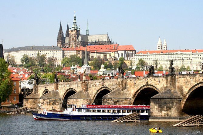 1 hour Prague Panoramic Vltava River sightseeing Cruise - The Experience: What You Can Expect