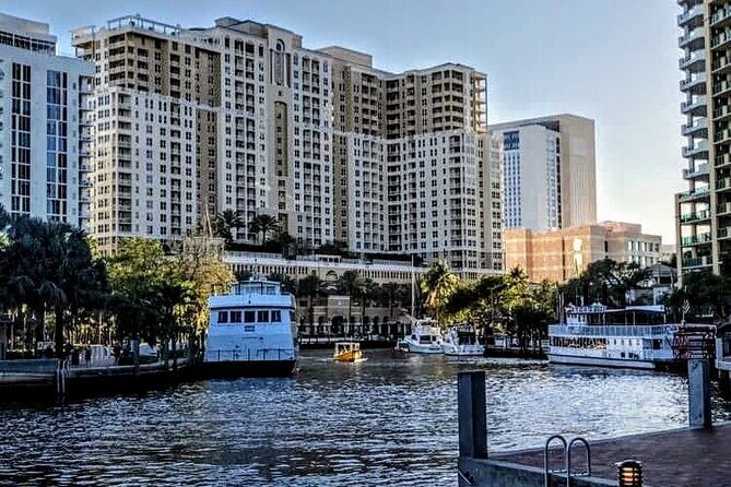 1 Hour Private Boat Tour in Fort Lauderdale Up to 12 people - The Sum Up