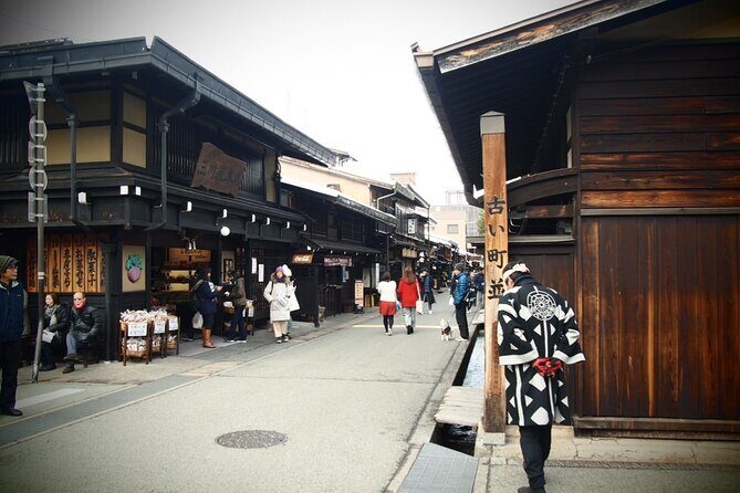 1 Hour Private Photoshoot at Gifu Hida-Takayama - Authenticity and the Experience