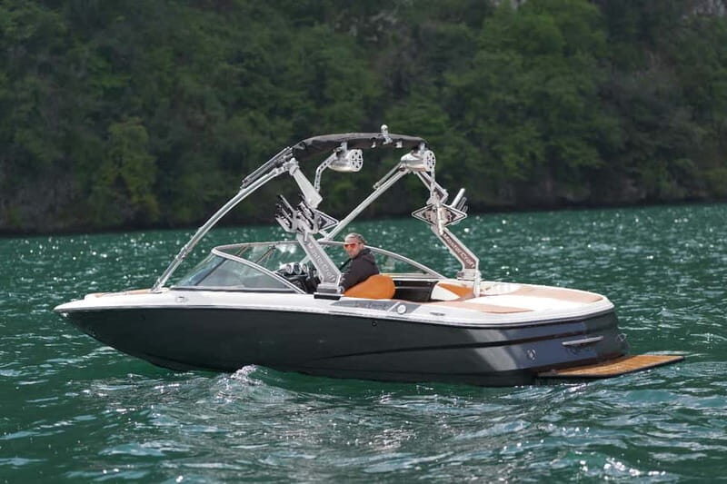 1 Hour Private Tour with Driver included and Prosecco - The Value of a Private Lake Como Boat Tour