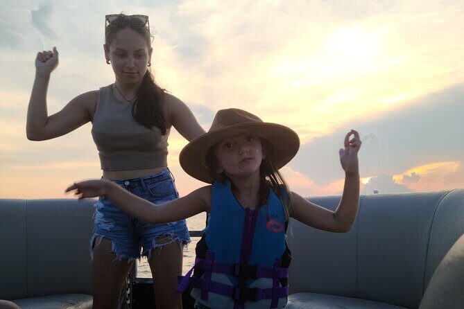 10 Passenger Pontoon Boat Rentals - Accessibility and Extras