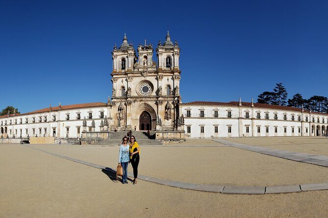 10h guided tour of Fátima Óbidos Nazaré Batalha and Alcobaça - An Authentic and Well-Organized Day of Discovery
