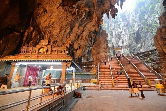 16 Hours Private Highlights Tour to Kuala Lumpur from Singapore - Authentic Experiences and Guide Expertise