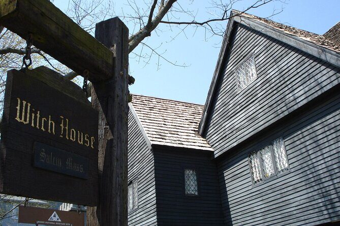 1692 Salem Night Walking Tour - Visiting Over a Dozen Sites