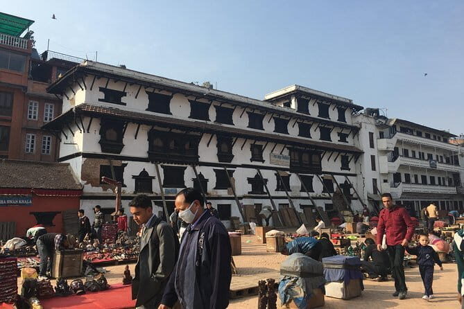 18 Day Annapurna Circuit with Annapurna Base Camp Trek - Practical Aspects: Logistics, Comfort, and Challenges