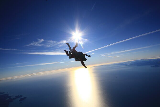 18,000ft Tandem Skydive over Abel Tasman - Who Will Love This Tour?