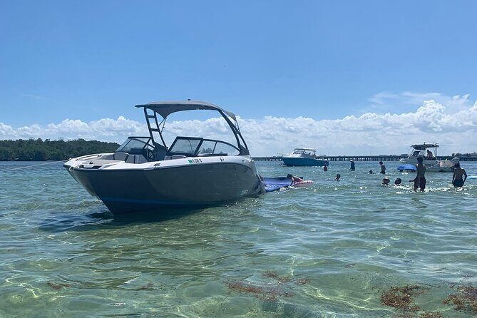 19 Ft boat tour around the Miami Bay, 2 or 4 hours, 6 people - Authentic Traveler Perspectives