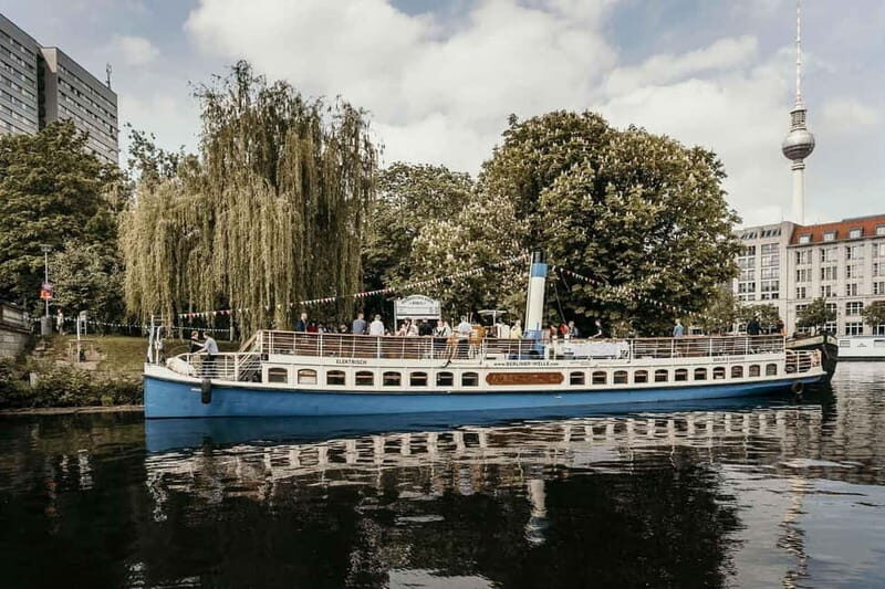 1h Berlin-Cruise with 140 year old electrified steamship - Key Points