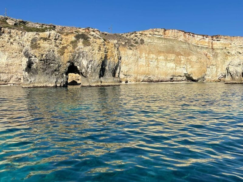 2.5-HOUR BOAT TOUR ORTIGIA+SEA CAVES+PILLIRINA+FRUIT DRINK - Who Should Consider This Tour?