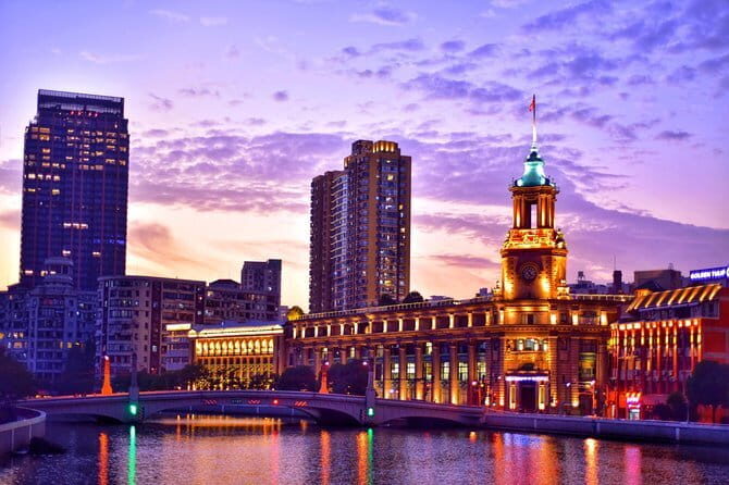 2.5-Hour Private Shanghai Bund Walking Tour including Local Dumpling Tasting - Discovering the Shanghai Bund: An In-Depth Look