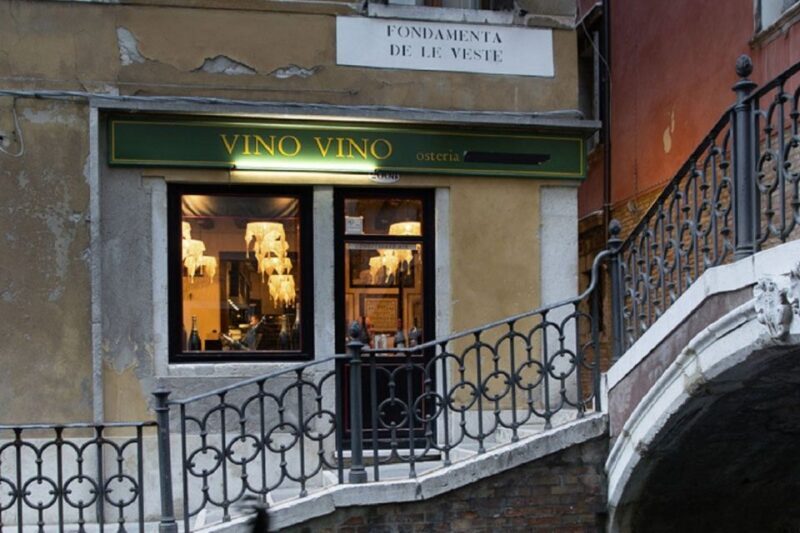 2-Course Dinner in a Typical Venetian Restaurant - A Genuine Venetian Dinner: What to Expect from a 2-Course Meal in Venice