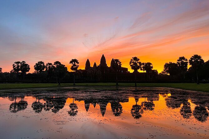 2-Day Angkor Wat Sunrise tour, Banteay Srei & Tonle Sap lake - Day 1: Exploring the Heart of Angkor Thom and Angkor Wat