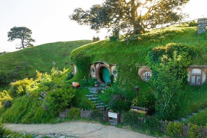 2 Day Hobbiton Waitomo Caves Raglan Private Tour from Hamilton - What Travelers Can Expect in Terms of Logistics and Value