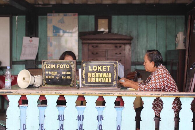 2-Day Java Tour from Bali Including Yogyakarta and Borobudur Temple - The Experience of the Temples and Palace