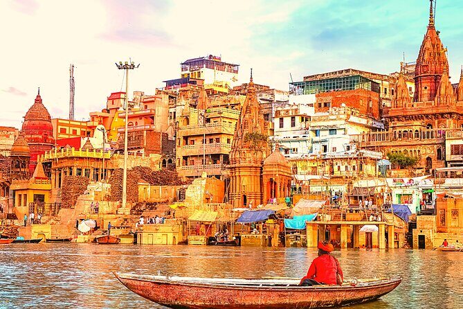 2-Day Luxury Private Trip to Varanasi from Mumbai with Flights - Varanasi’s Ganga Aarti and Evening Atmosphere