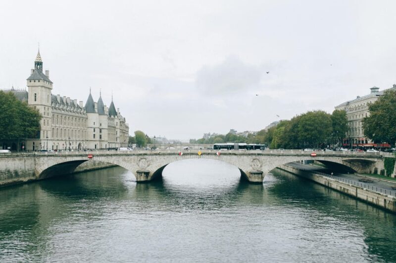 2-Day Paris Tour: Personalized Luxury with an Expert Guide - Who Should Consider This Tour?