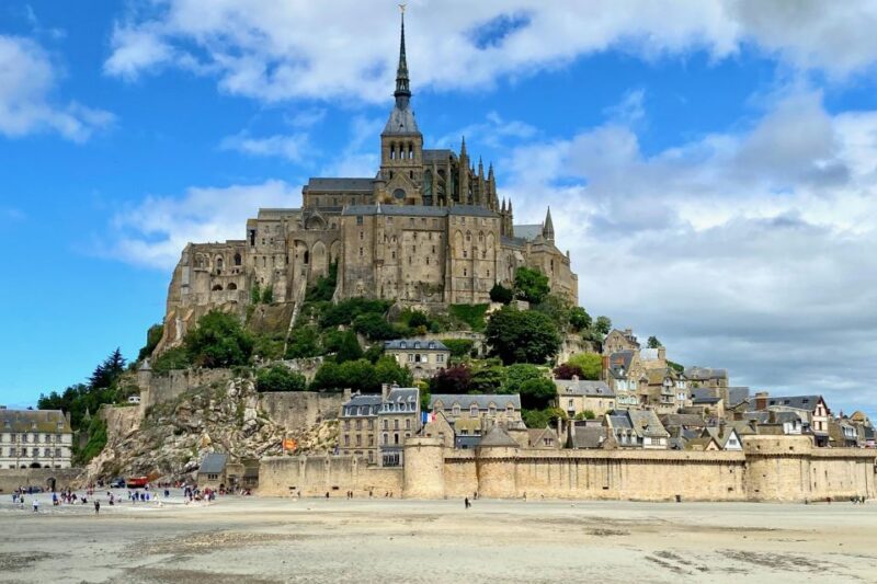 2-day Private D-Day Mont Saint-Michel 3 Castles by Mercedes - Normand Beaches and D-Day History