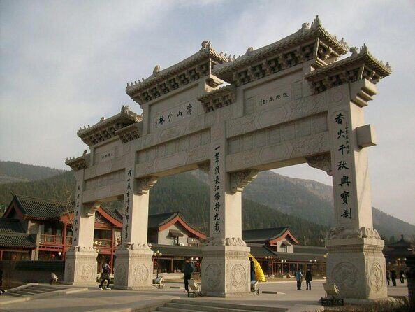 2-Day Private Tour from Chengdu with Hotel: Shaolin Temple and Longmen Grottoes - Discover the Essence of Chinese Heritage in Two Days