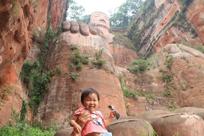 2-Day Private Tour: Leshan Giant Buddha and Mount Emei from Chengdu - First Impressions: The Balance of Culture and Nature