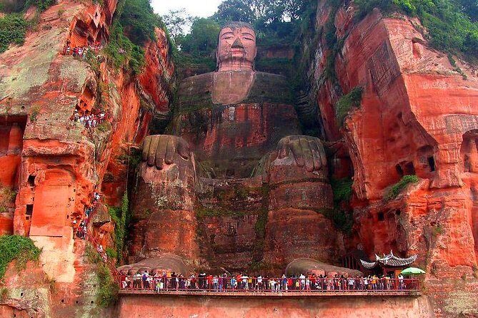 2-Day Private Tour of Leshan Grand Buddha and Emei Shan including Monastery Stay - Night at Baoguo Monastery