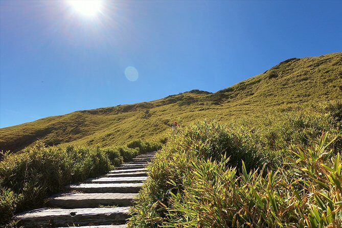 2-Day Private Tour to Sun Moon Lake and Mount Hehuan - Key Points