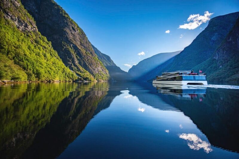 2-Day Private Tour with Flåm Train, Hardagerfjord & Cruise - Introducing the 2-Day Private Tour with Flåm Train, Hardangerfjord & Cruise