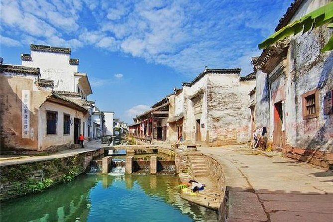 2-Day Private Trip to Huangshan and Hongcun from Shanghai with Accommodation - The Guide and Local Experience