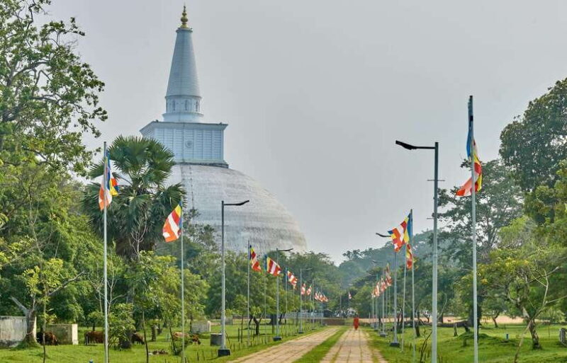 2 Day tour from Kandy: Sigiriya Polannaruwa and Anuradhapura - Authentic Experiences and Traveler Perspectives