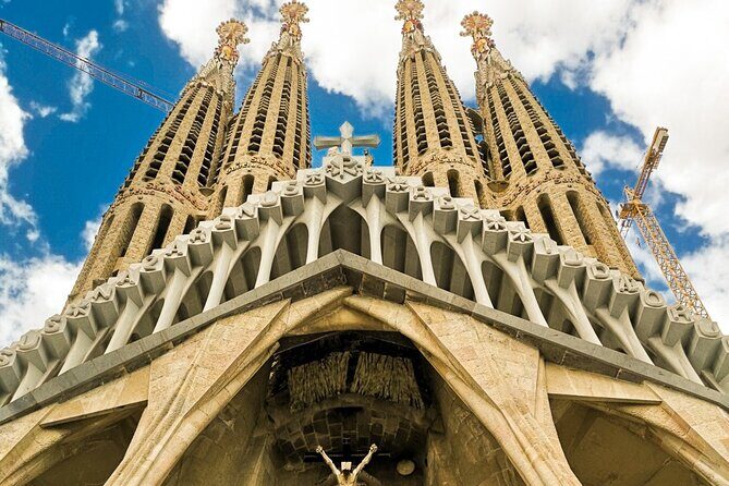 2-Day Tour: Gaudi & Sagrada Familia + Montserrat & Winery - What Makes This Tour a Good Choice?
