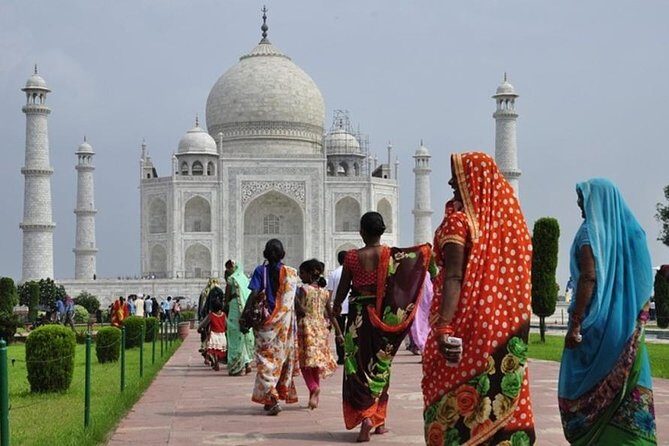 2-Day Tour to Taj Mahal, Agra from Ahmedabad with Both Side Commercial Flights - The Role of the Guides and Tour Organization