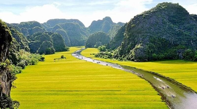 2-Day Trang An, Bai Dinh, Mua Cave, Ha Long Bay Cruise - Day One: From Hanoi to Ninh Binh – Culture and Natural Beauty