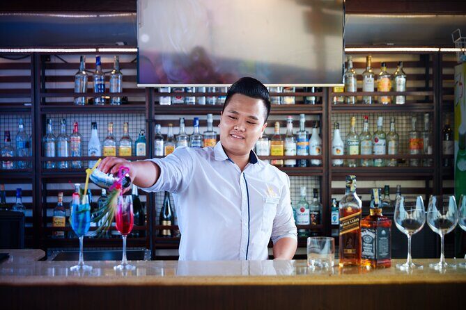 2 Days and 1 Night Aboard La Stellar Cruise in Halong from Hanoi - Exploring Halong Bay’s Icons: Titop Island and Luon Cave