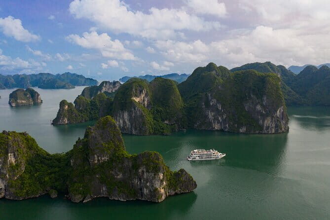 2 Days and 1 Night Ha Long Bay Luxury Escape on Apple Cruise - Key Points
