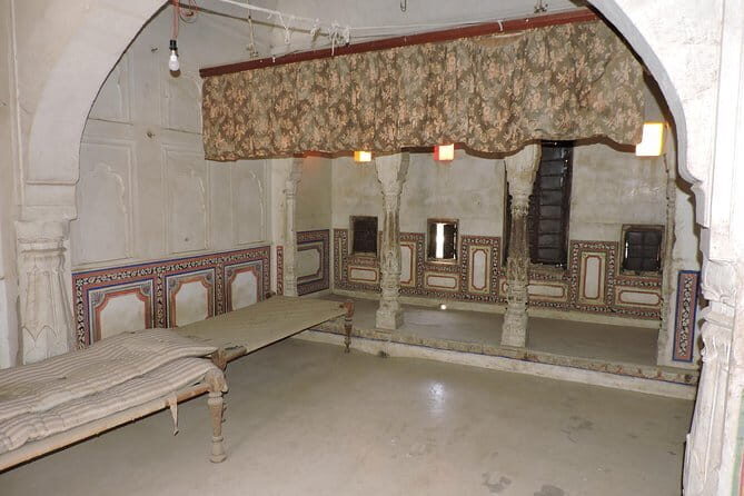 2 Days Delhi Mandawa Tour With Jaipur Transfer - Authenticity and Atmosphere