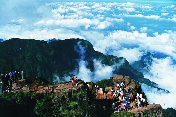 2 Days Leshan Giant Buddha and Mount Emei Tour - An In-Depth Look at the Itinerary and What You Can Expect