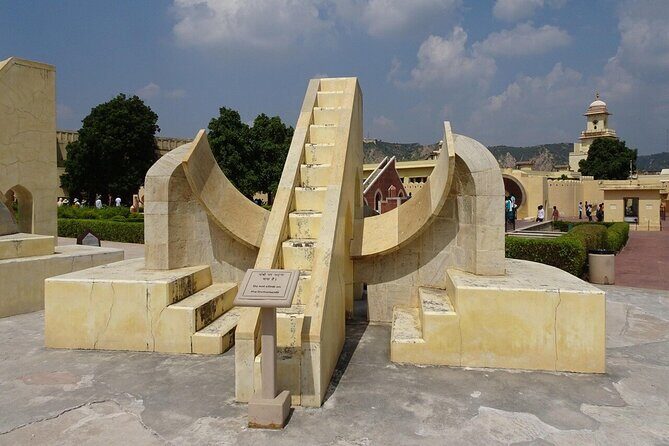 2 Days Private Jaipur & Taj Mahal Agra Tour (All Inclusive) - Transition to Agra