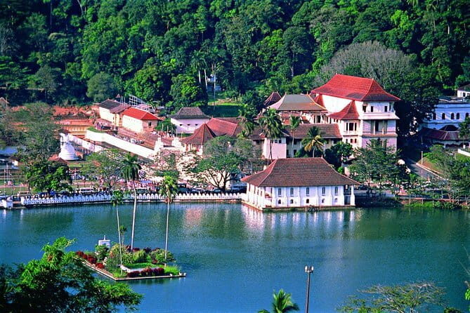 2 Days Tour To Kandy & Nuwara Eliya - FAQ